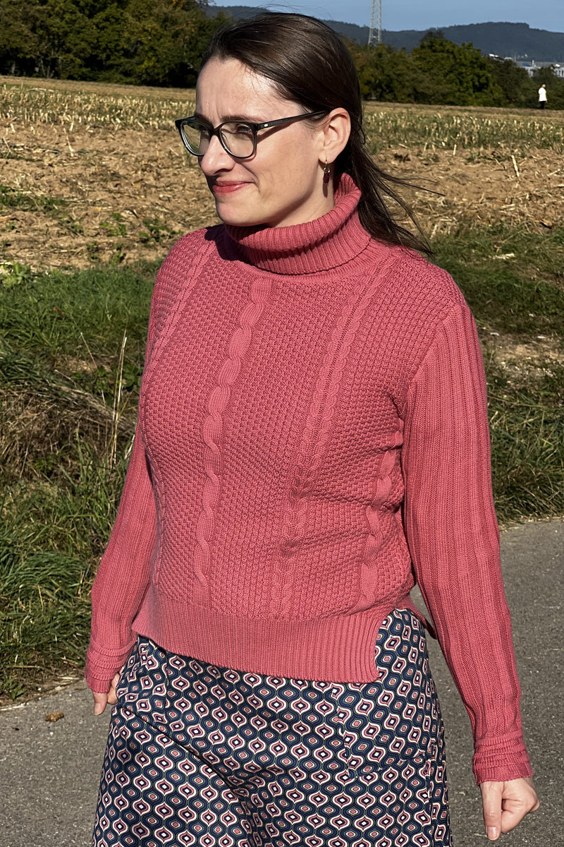 Rollkragen Pulli mit Zopfstrick, Dusty Cedar – bumblebee dresses