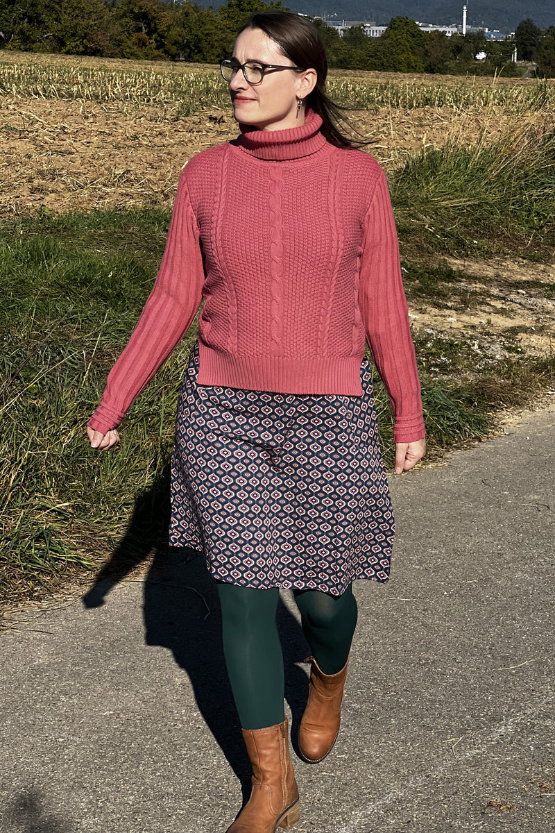 Rollkragen Pulli mit Zopfstrick, Dusty Cedar – bumblebee dresses